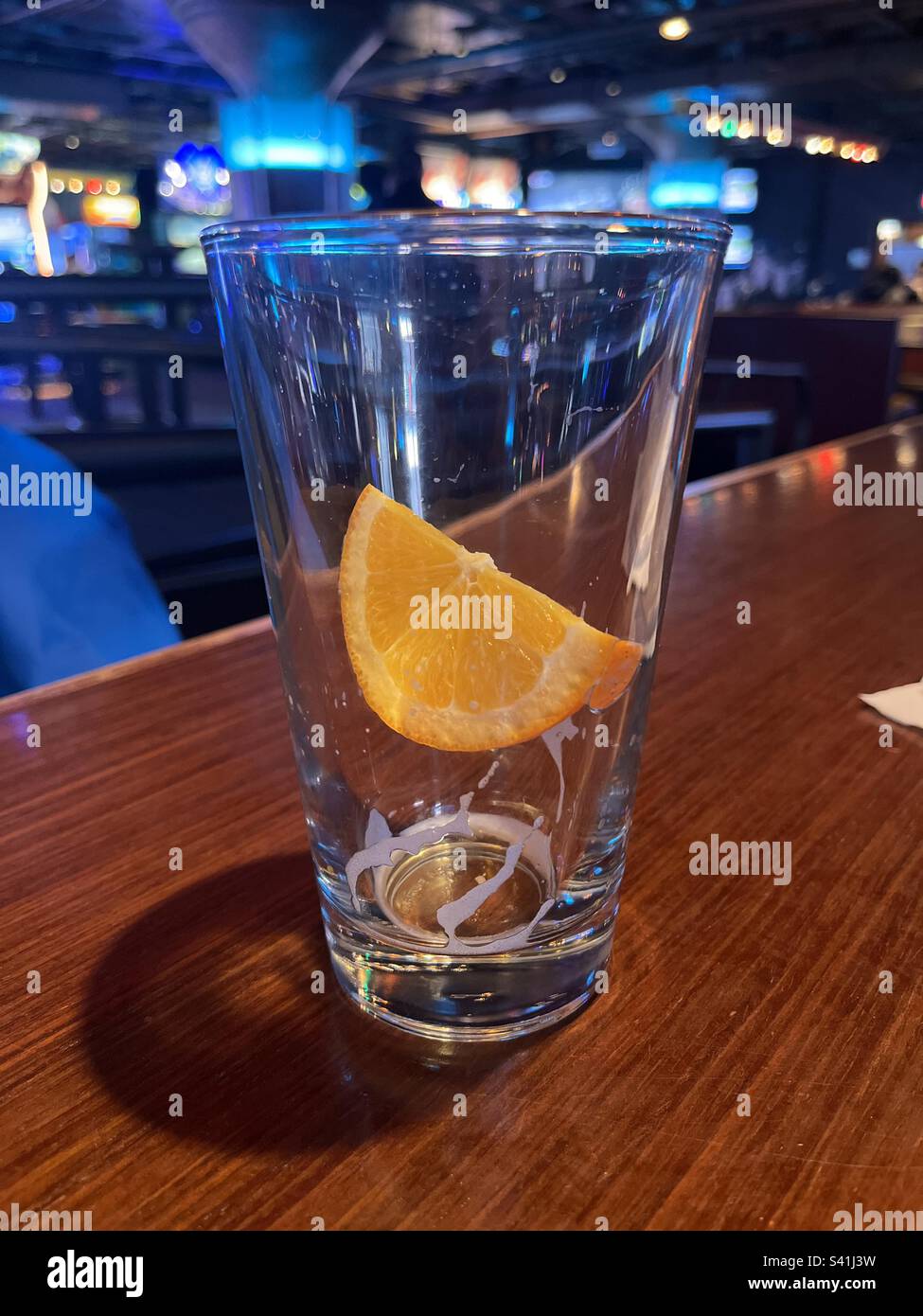 Orange slice in beer hi-res stock photography and images - Alamy