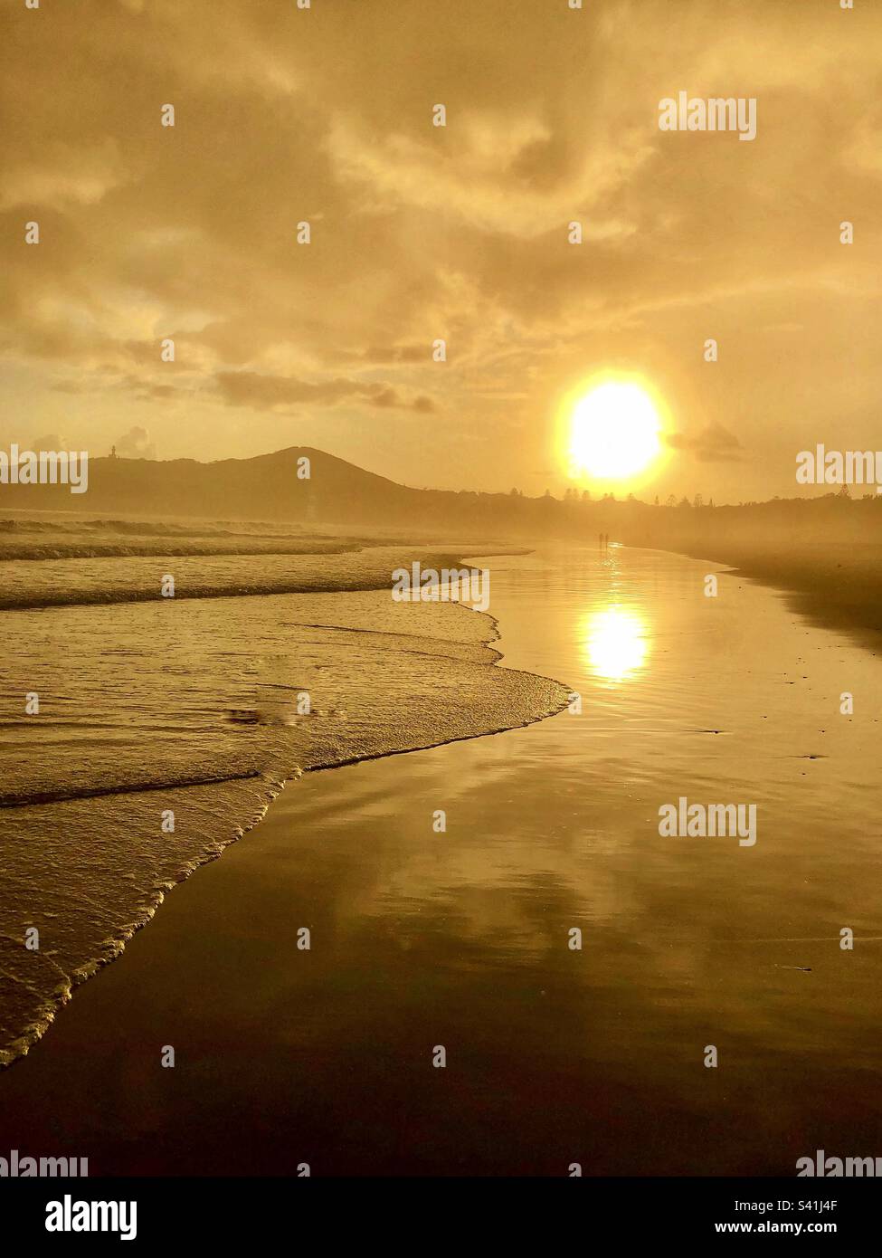 Golden hour on the beach hi-res stock photography and images - Alamy
