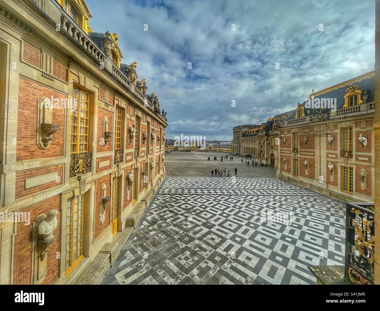 Marble courtyard hi-res stock photography and images - Alamy