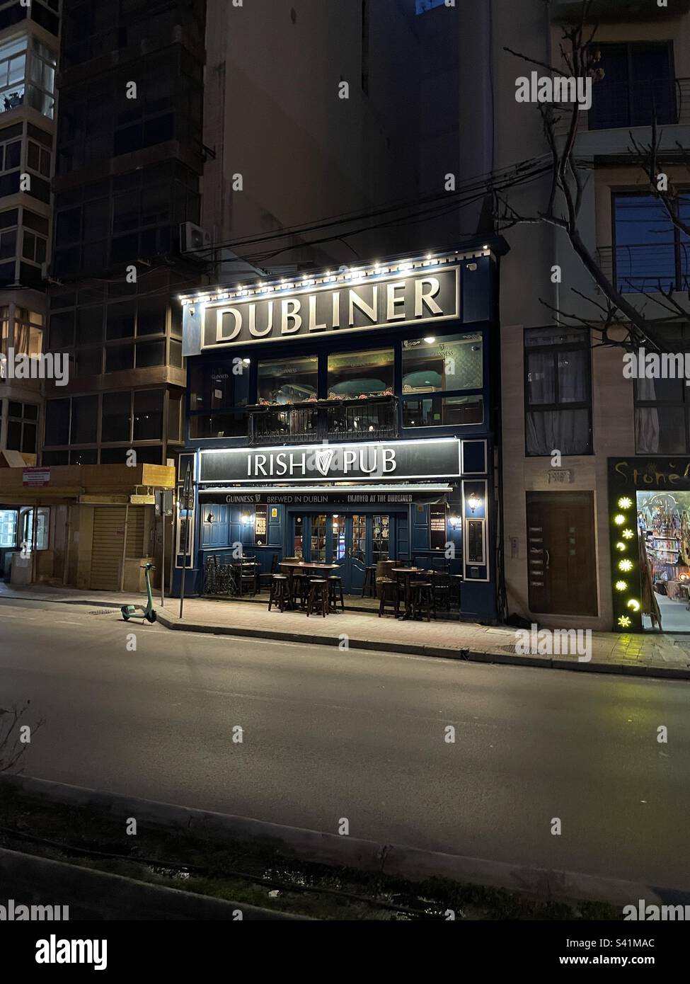 Lit up at night hi-res stock photography and images - Alamy