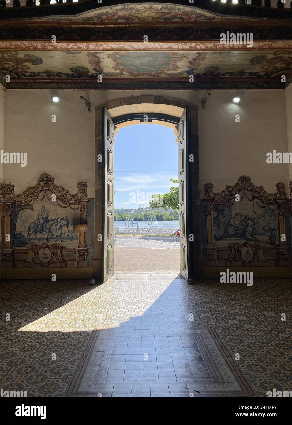 Light beam door hi-res stock photography and images - Alamy