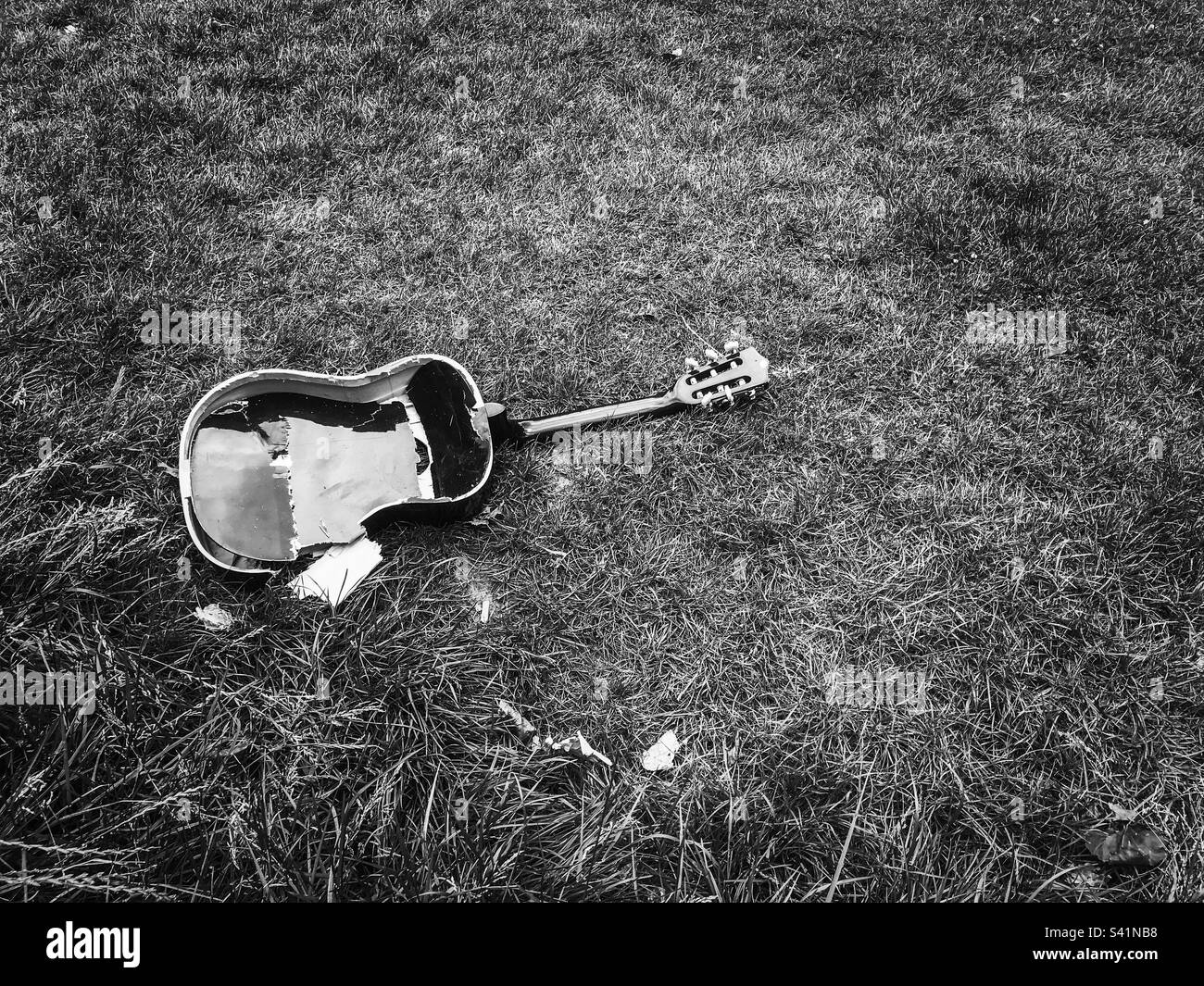 Broken and abandoned acoustic guitar Stock Photo - Alamy
