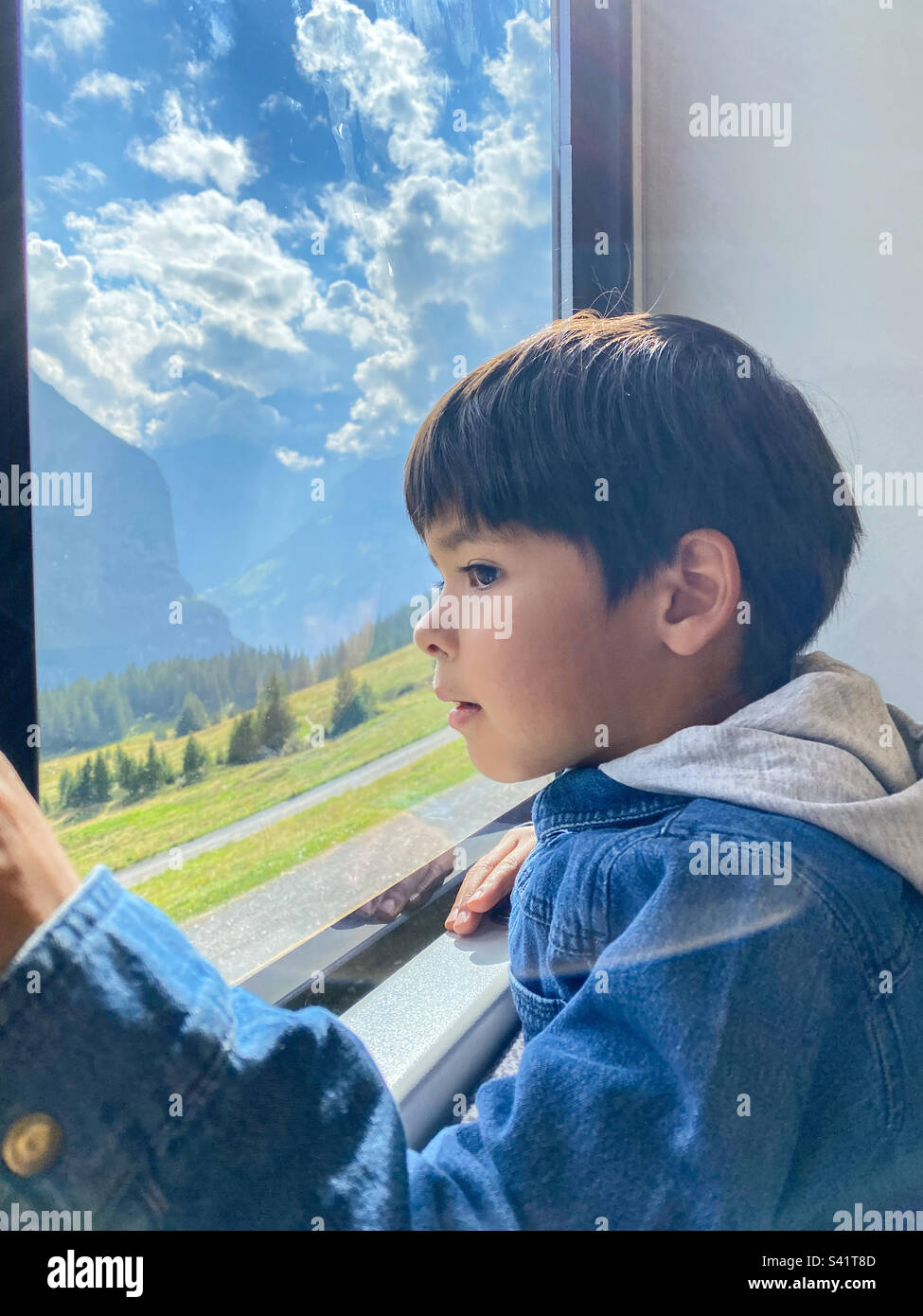 Lauterbrunnen train hi-res stock photography and images - Alamy