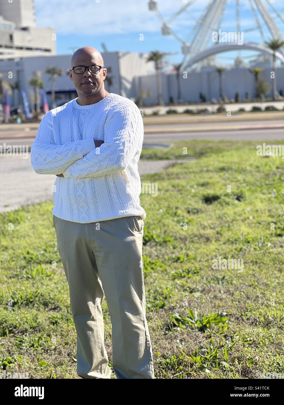 Man crossing his arms hi-res stock photography and images - Alamy