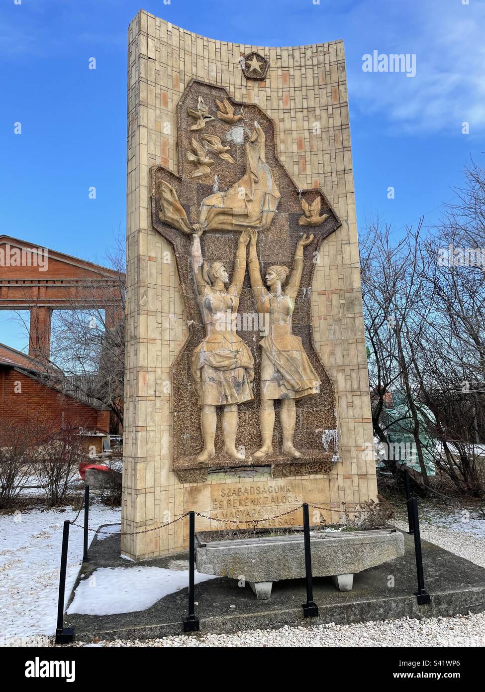 Soviet statue hi-res stock photography and images - Alamy