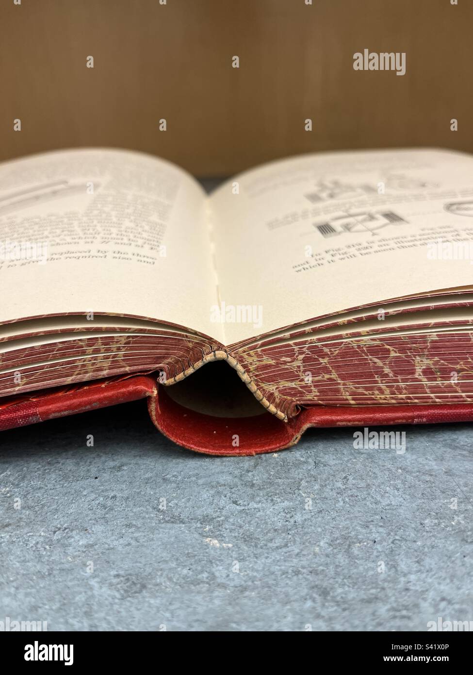 Red book spine hi-res stock photography and images - Alamy