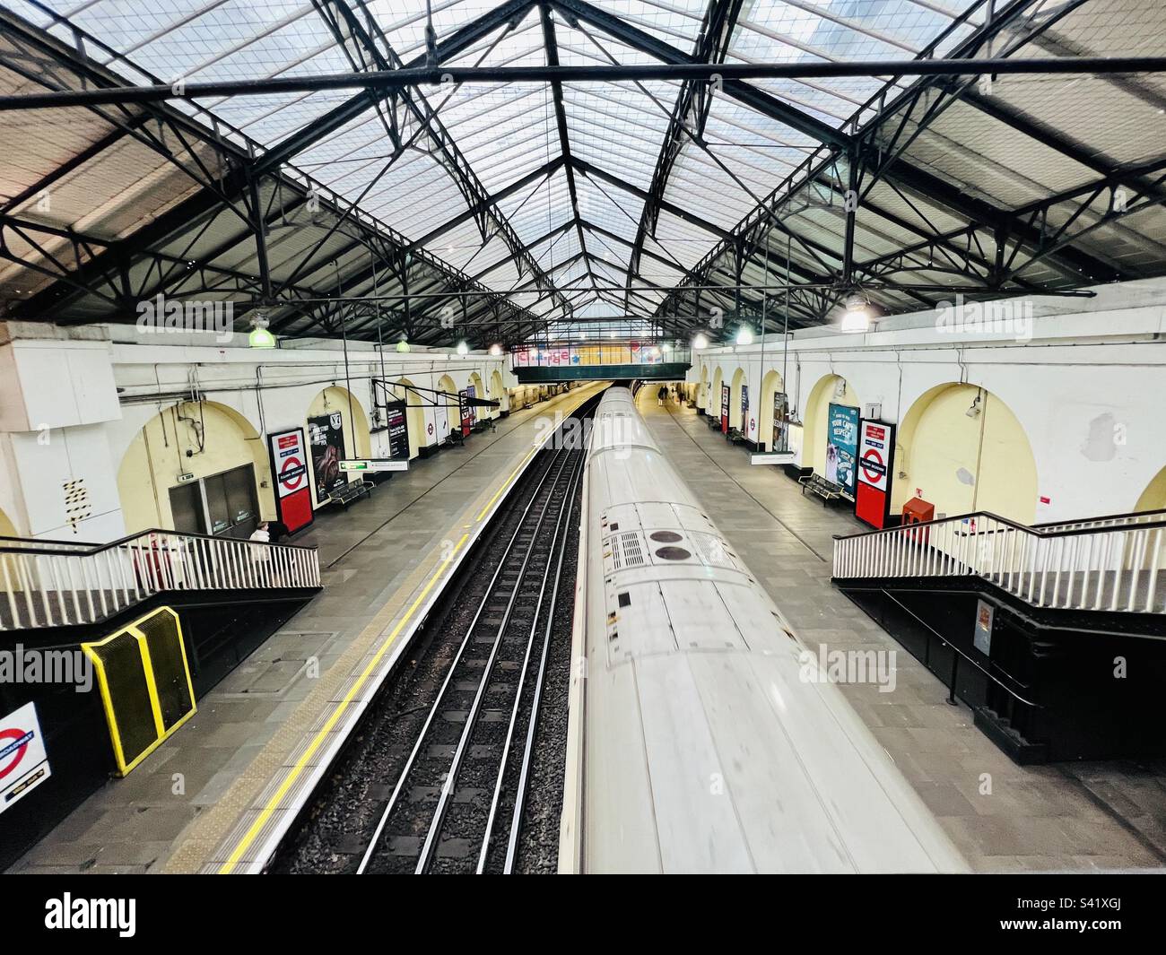 Tfl fulham broadway hi-res stock photography and images - Alamy
