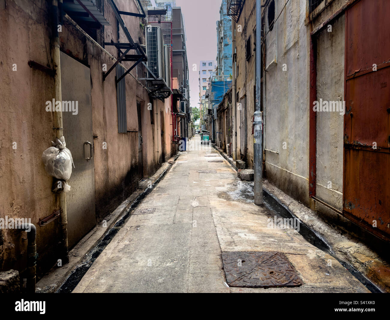 Pipes in alleyway hi-res stock photography and images - Alamy