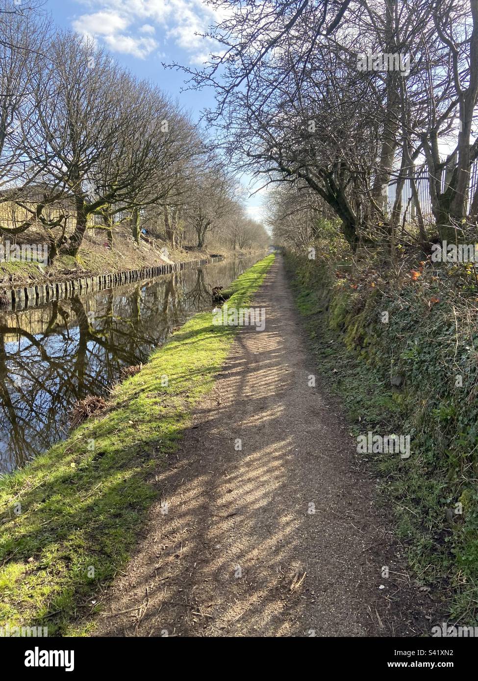Canal sky and path hi-res stock photography and images - Alamy