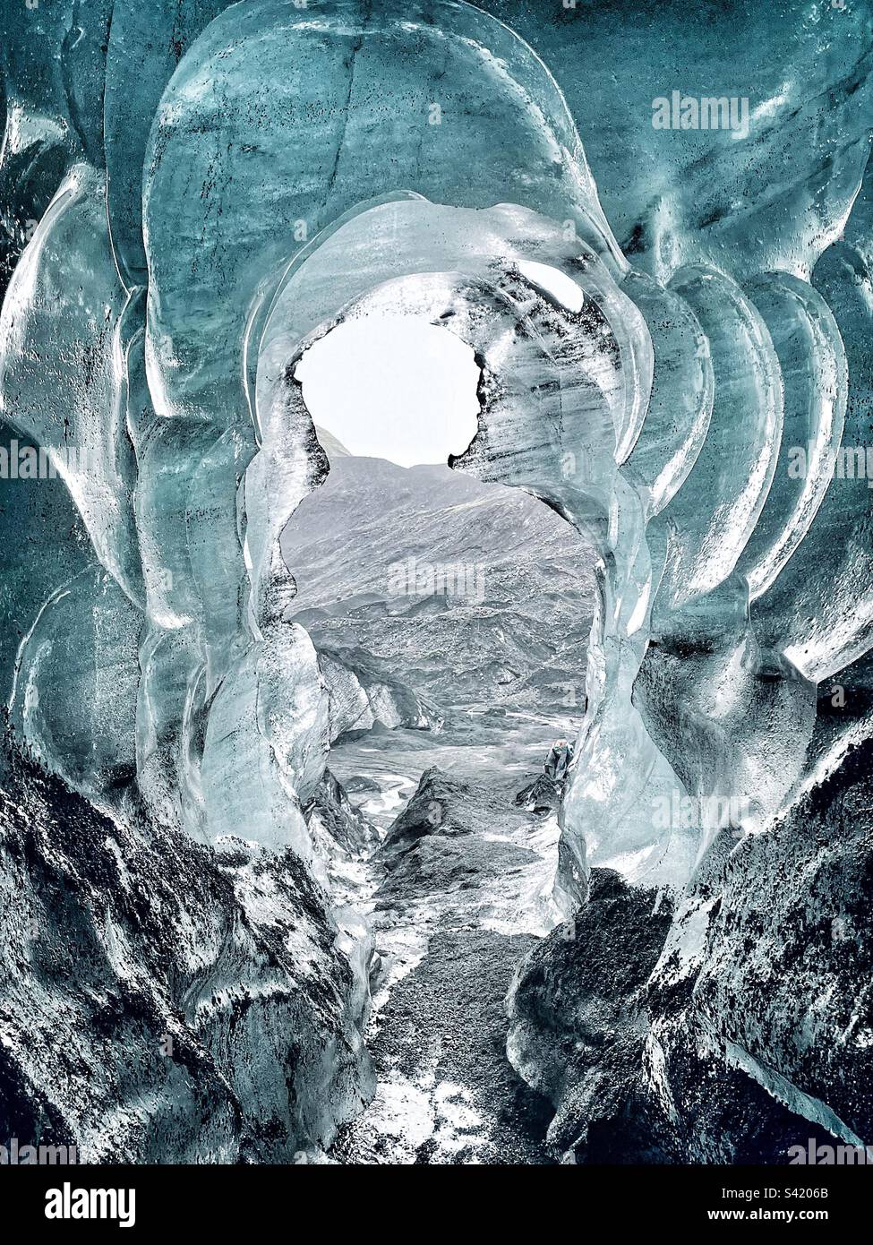 Ice and snow caves hi-res stock photography and images - Alamy