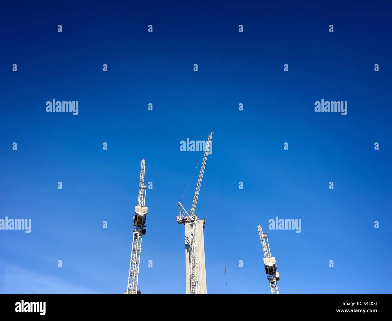 Working with cranes hi-res stock photography and images - Alamy