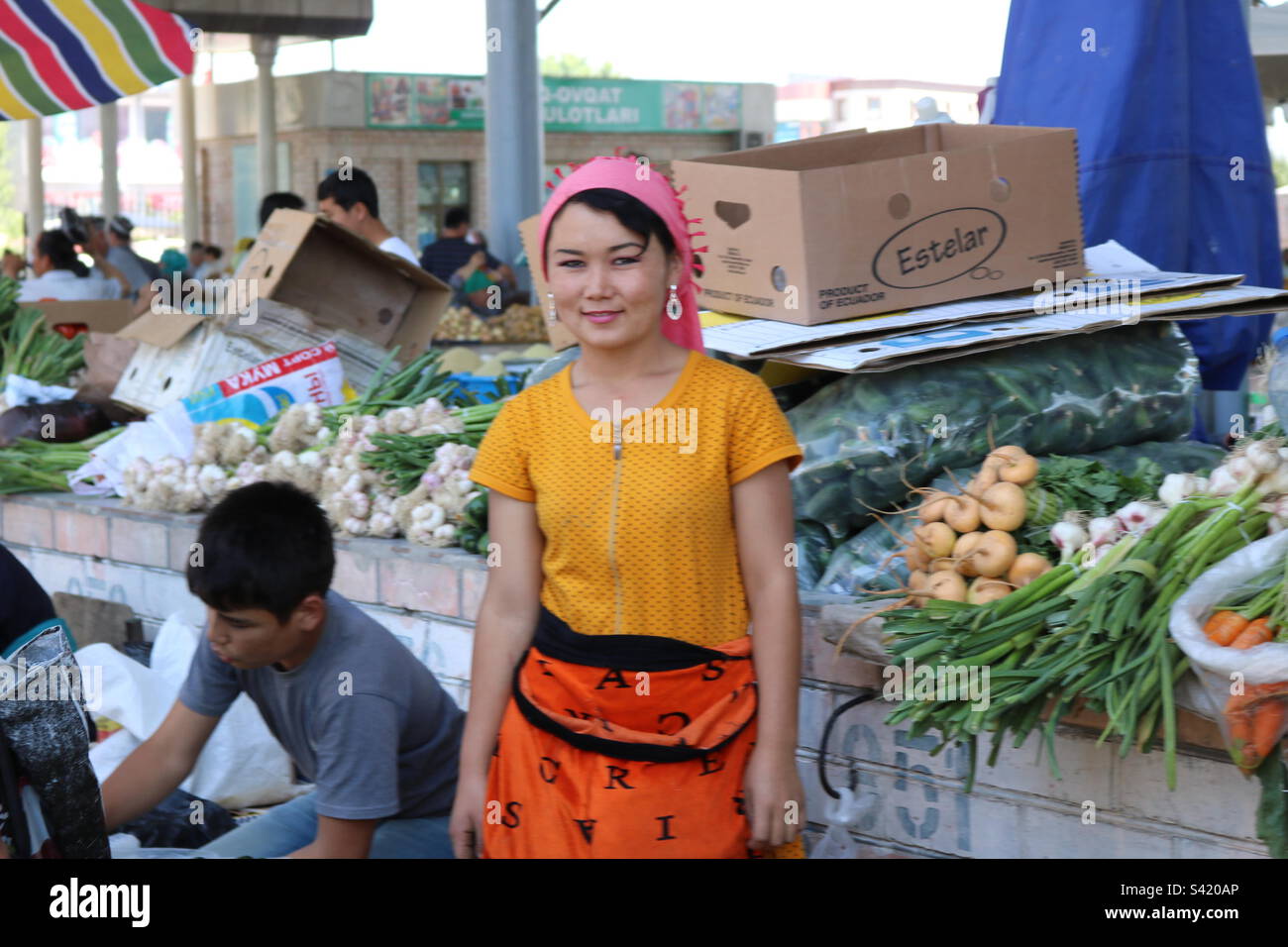 Uzbekistan woman market hi-res stock photography and images - Alamy