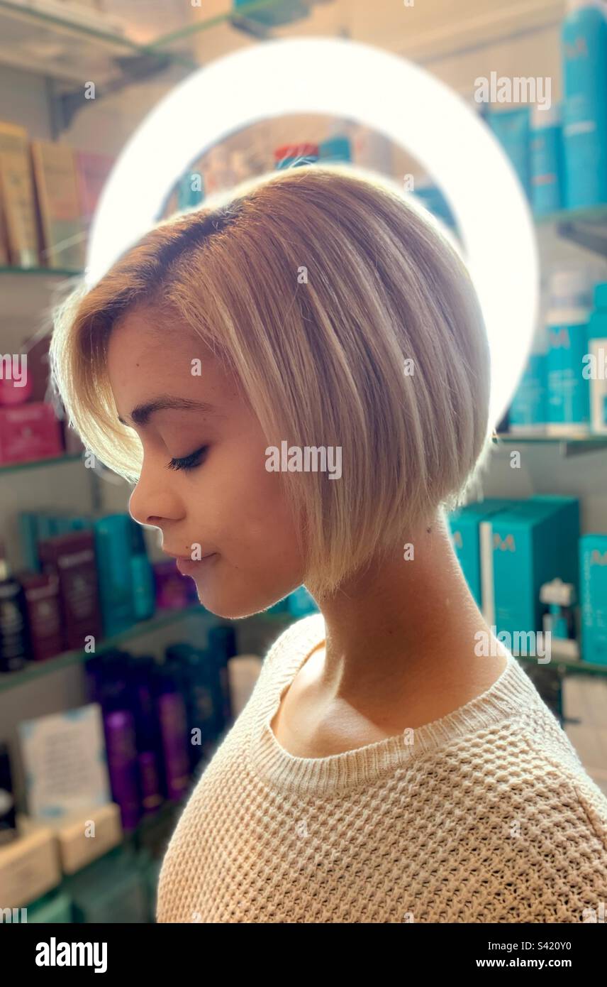 Straight bob hi-res stock photography and images - Alamy