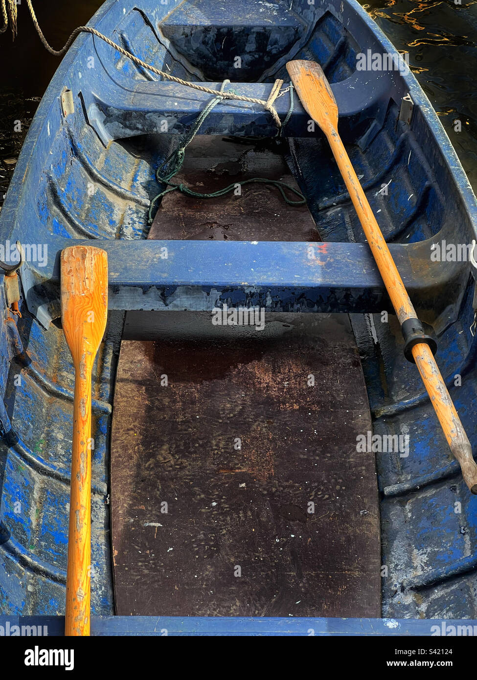 Blue oars hi-res stock photography and images - Alamy