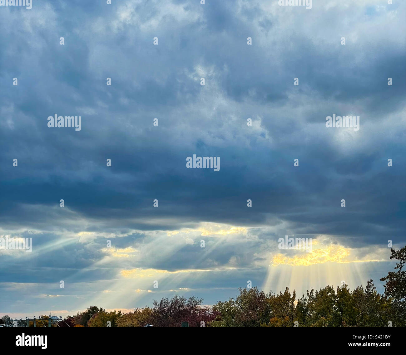 Beaming sun hi-res stock photography and images - Alamy