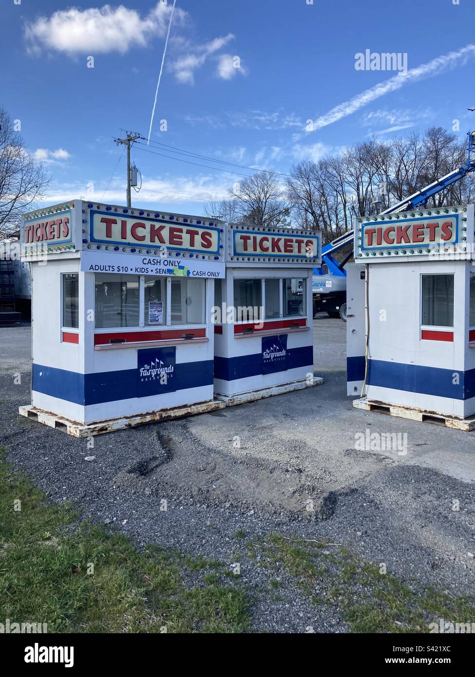 Fairgrounds booth hi-res stock photography and images - Alamy