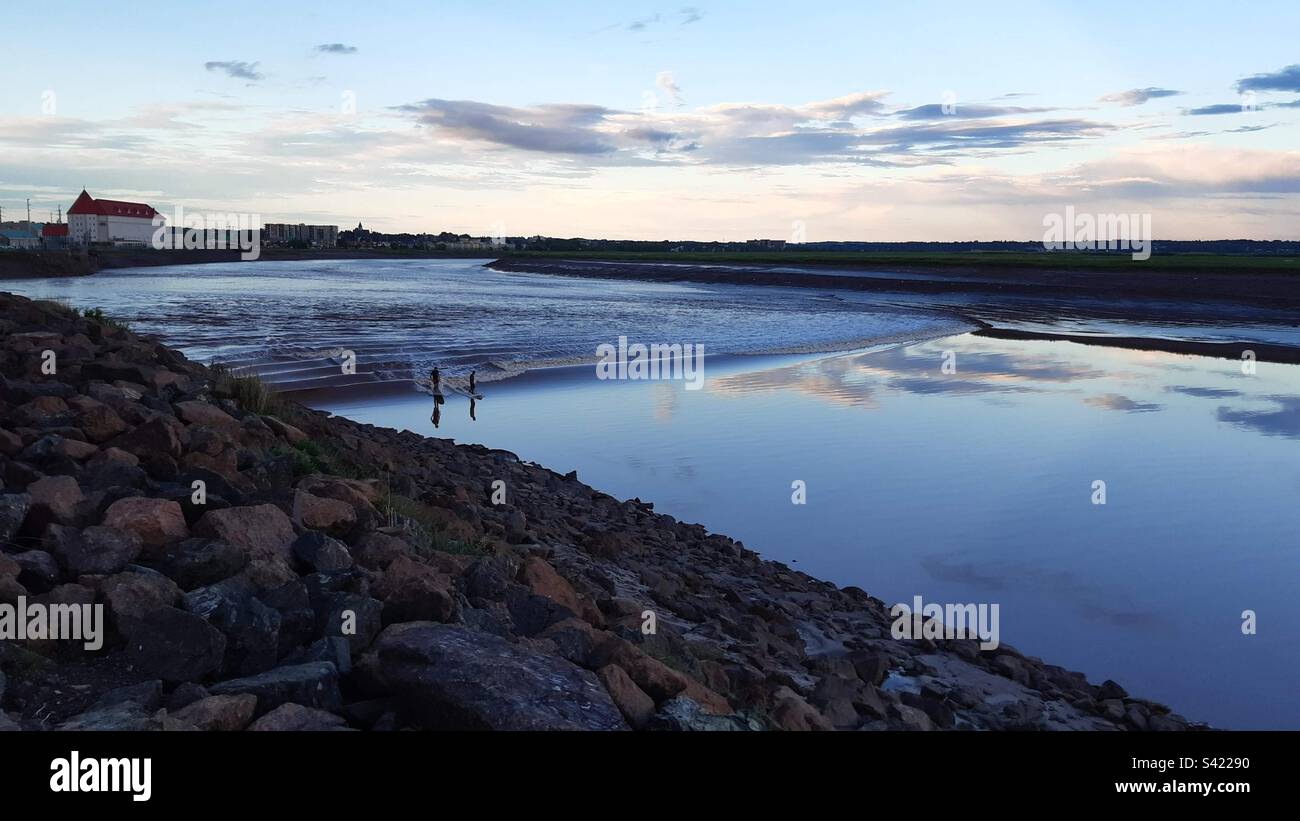 Surfers river hi-res stock photography and images - Alamy