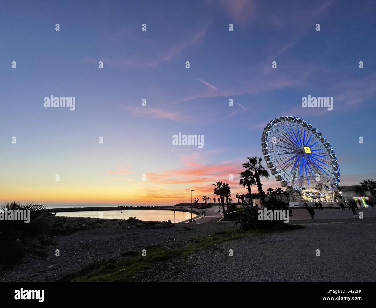 Sunset at the beach near to rome hi-res stock photography and images ...