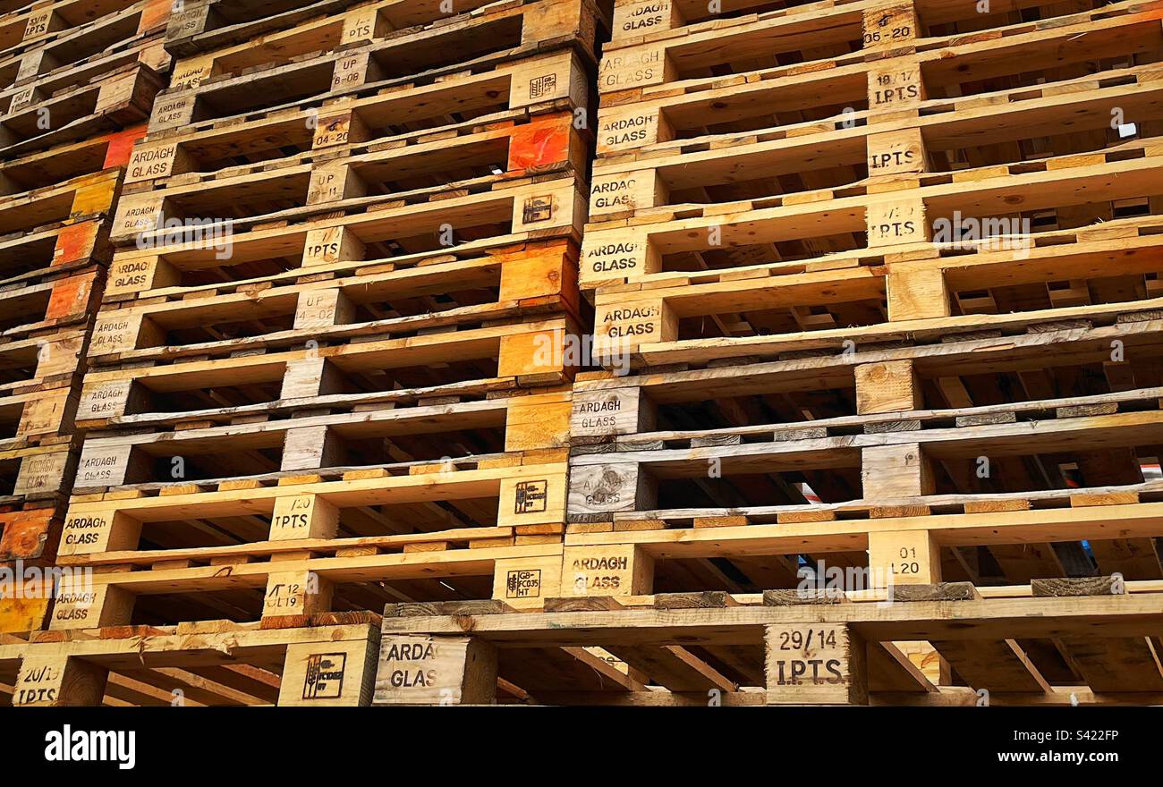 Lorry pallets hi-res stock photography and images - Alamy