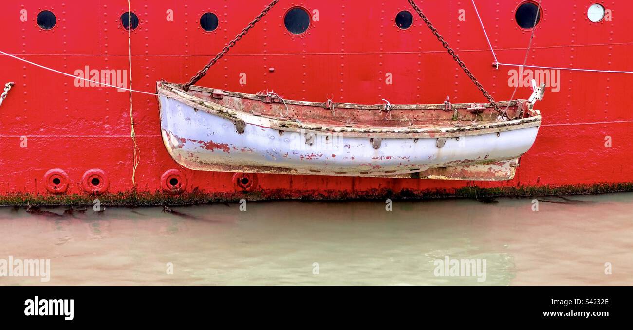 Smaller white boat hi-res stock photography and images - Alamy