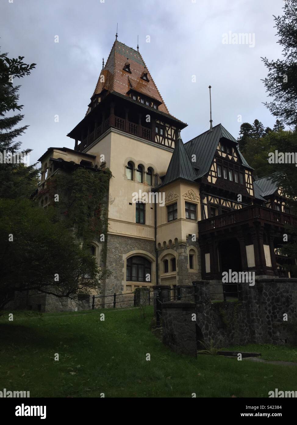 Peles Castle, Sinaia, Transylvania, Carpathian Mountains, Romania ...