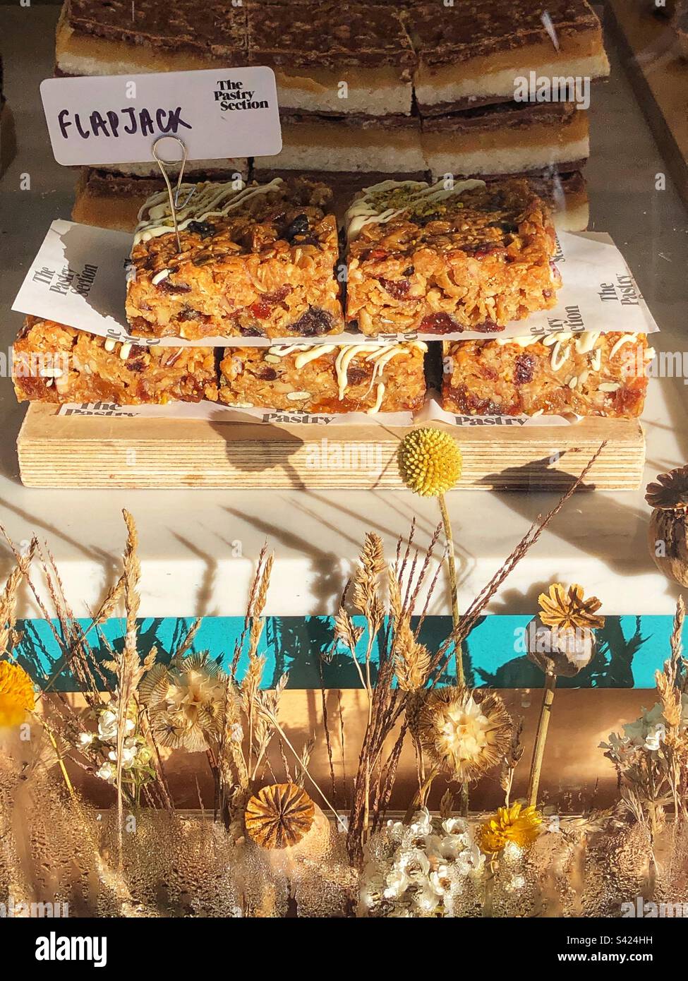 Flapjacks in bakery shop window Stock Photo - Alamy