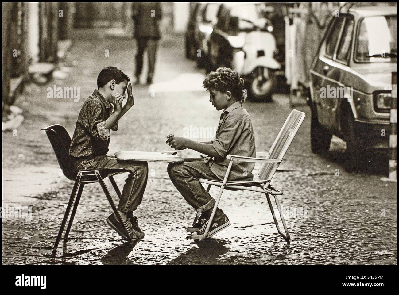 Card playing boys hi-res stock photography and images - Alamy