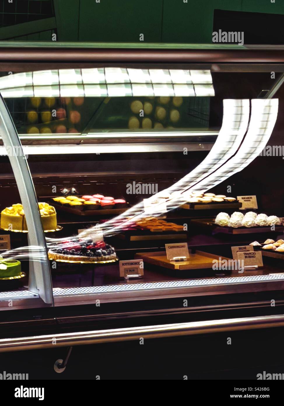 Display counter hi-res stock photography and images - Alamy