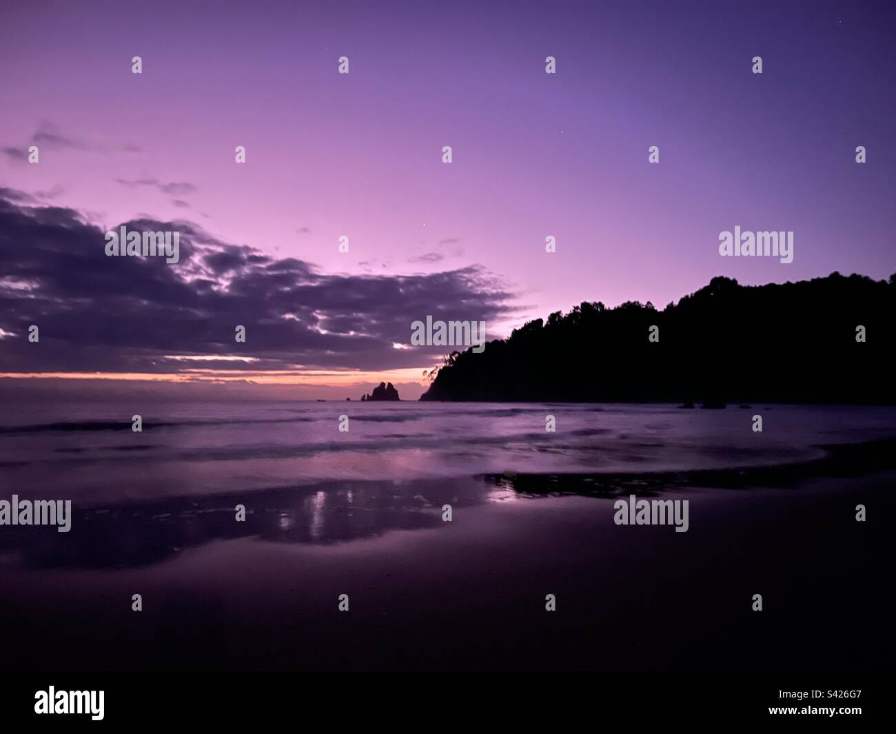 Beach whangamata hi-res stock photography and images - Alamy