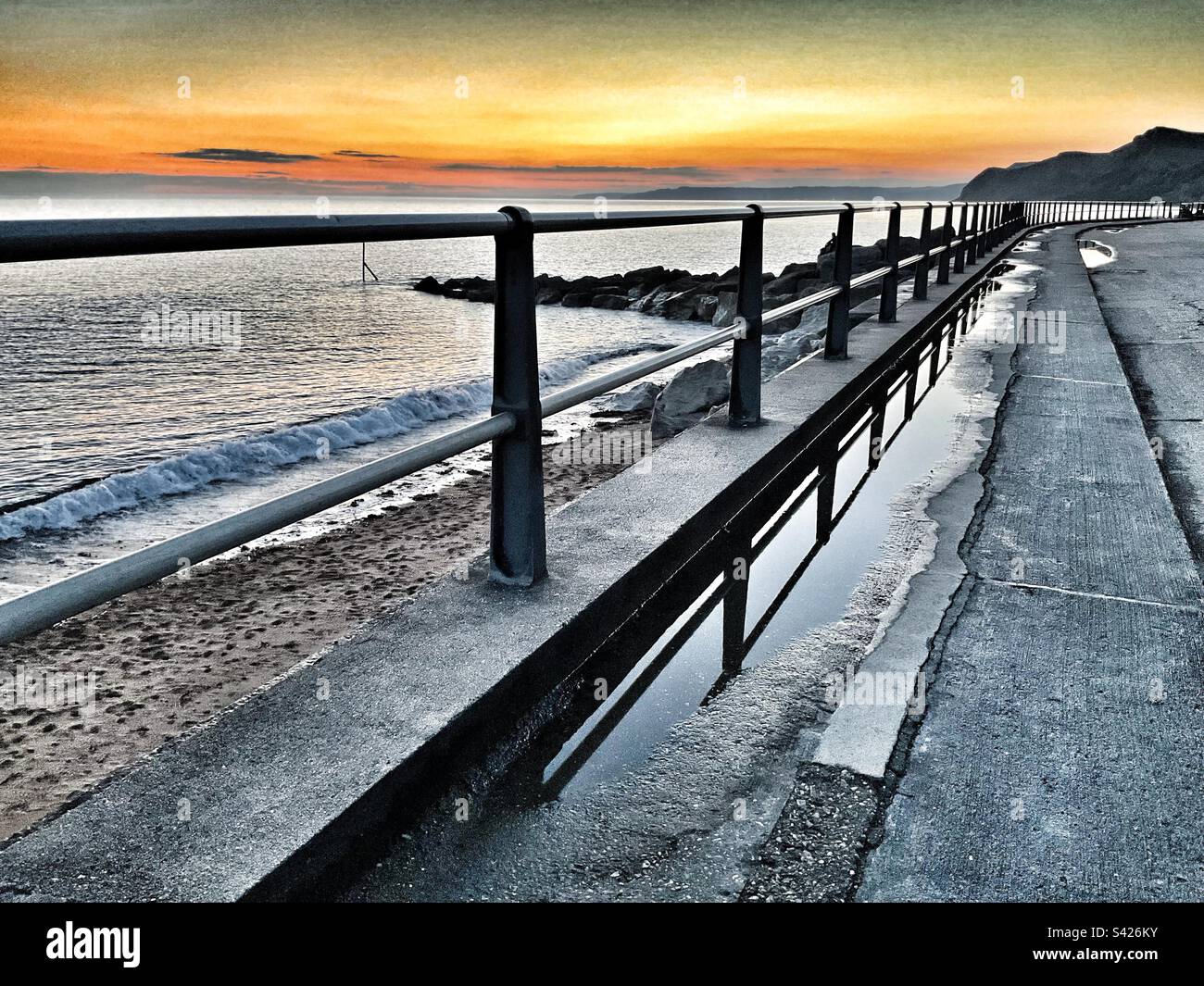 Seaside railings hi-res stock photography and images - Alamy