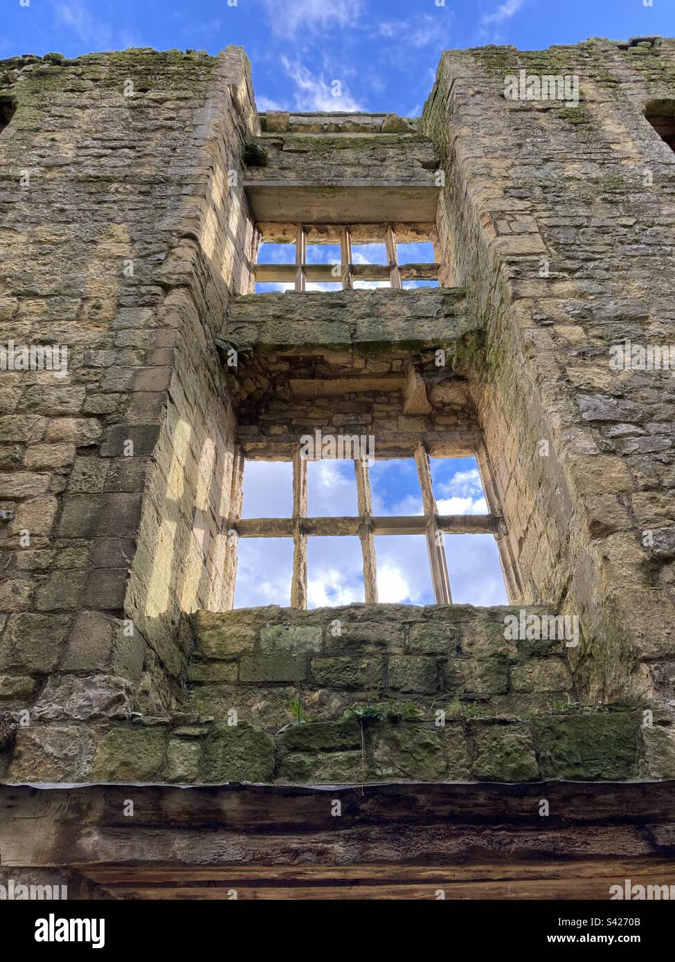 Stone windows hi-res stock photography and images - Alamy