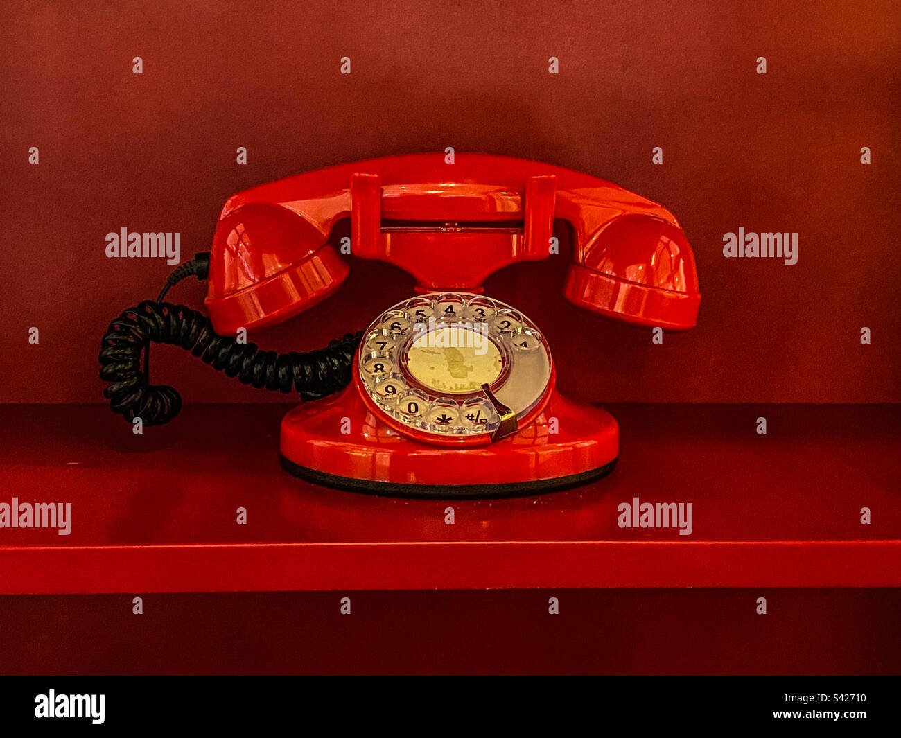 Phone red hi-res stock photography and images - Alamy