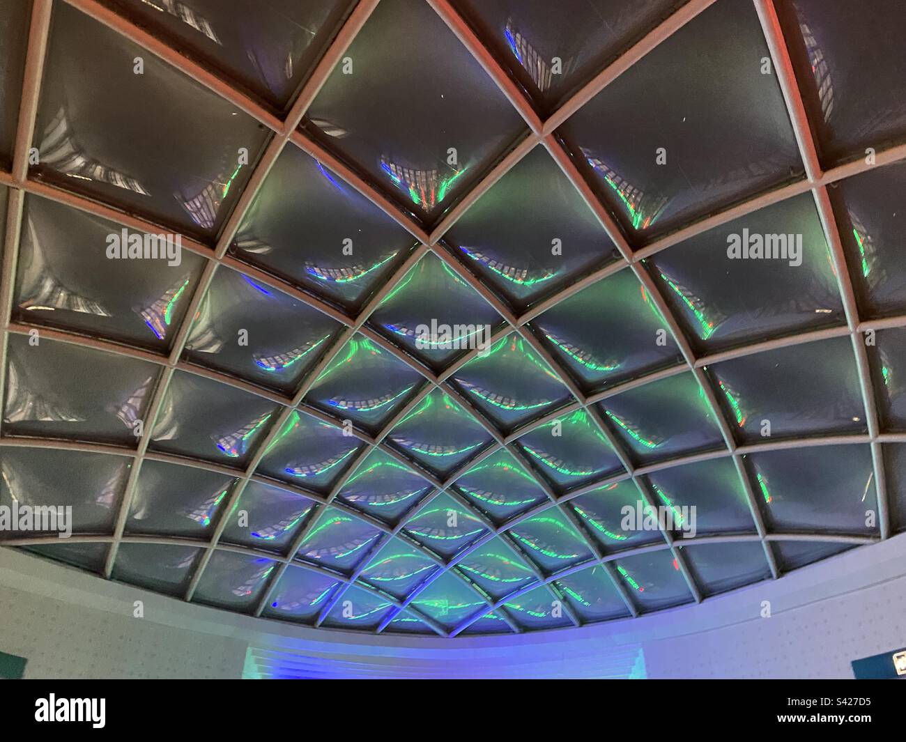 Symmetry ceiling hi-res stock photography and images - Alamy
