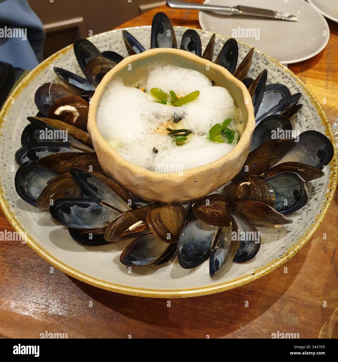 Bowl of mussel broth Stock Photo - Alamy