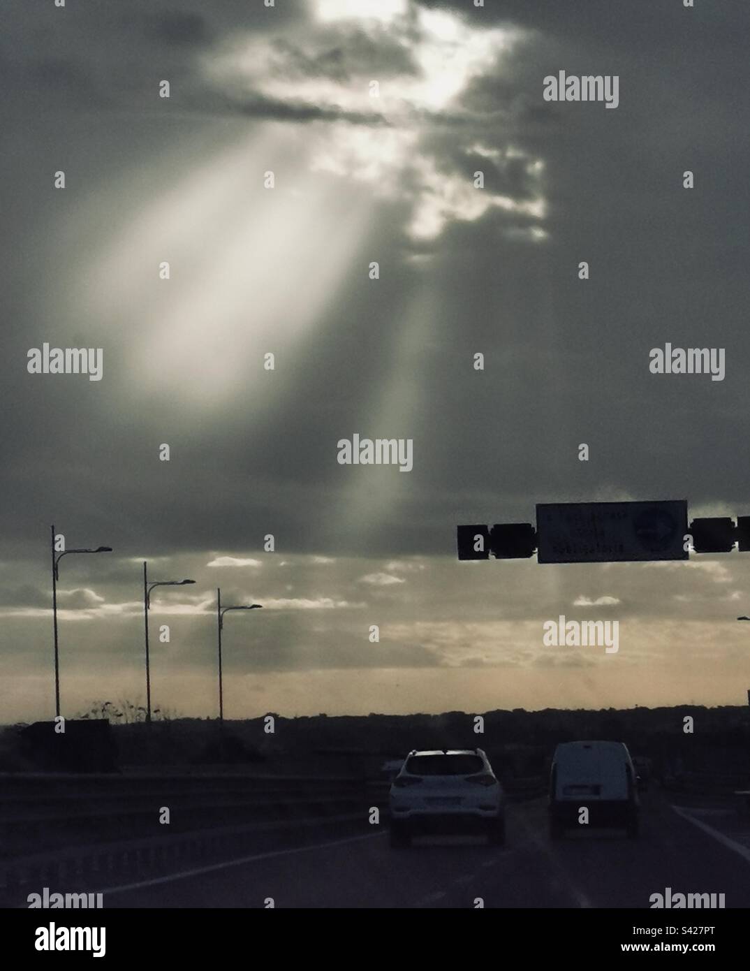 Road sun rays hi-res stock photography and images - Alamy