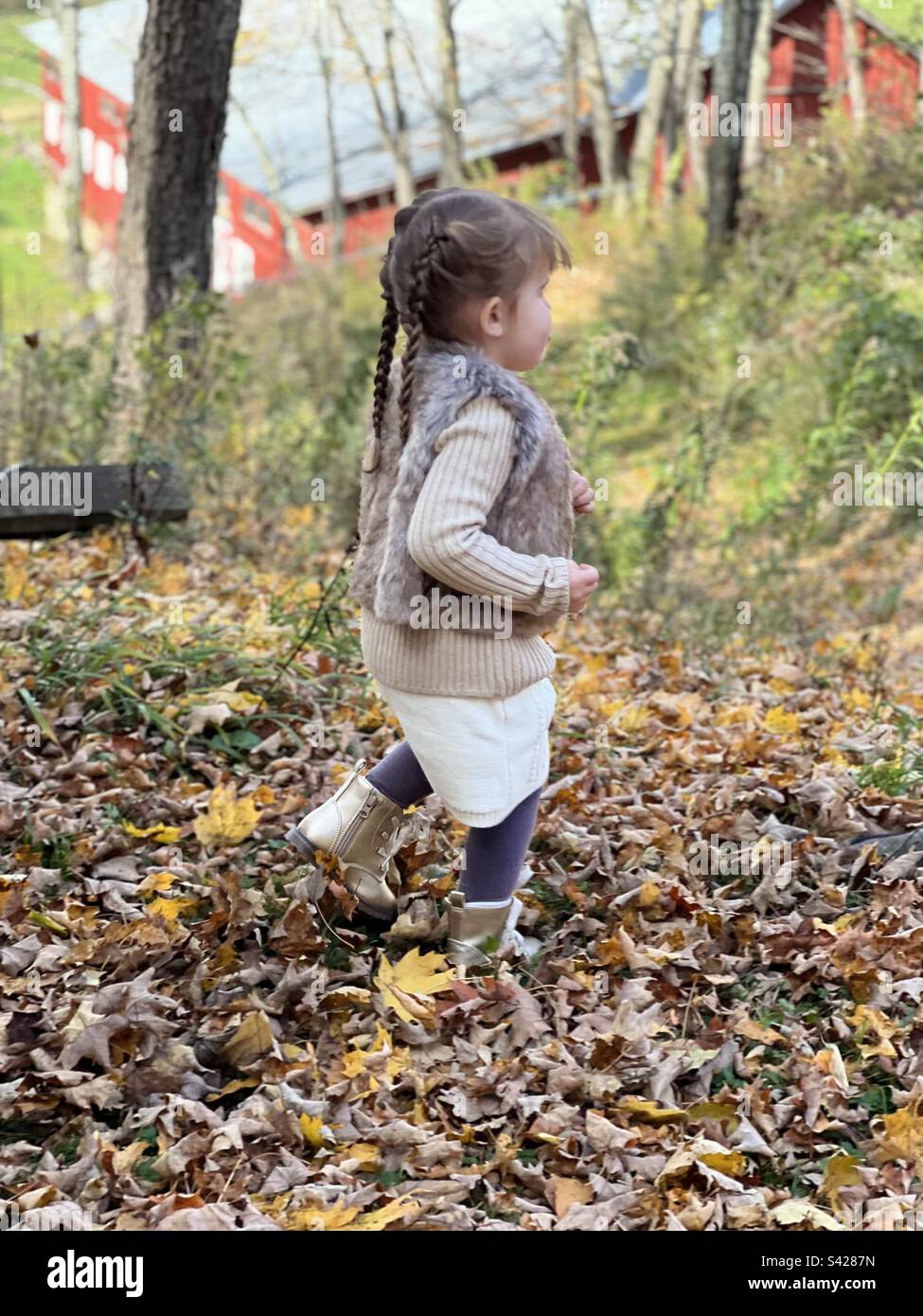 Fall toddler hi-res stock photography and images - Alamy