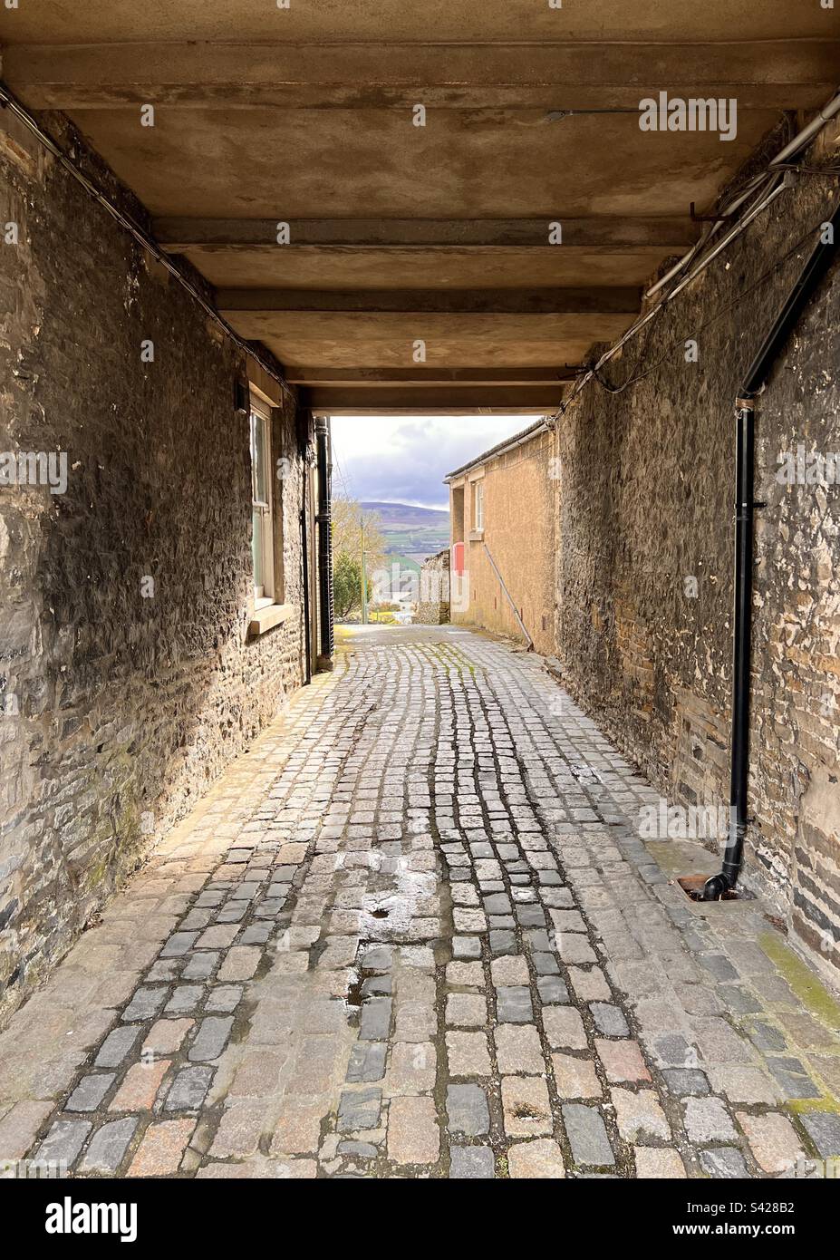 Cobbled alley england hi-res stock photography and images - Alamy