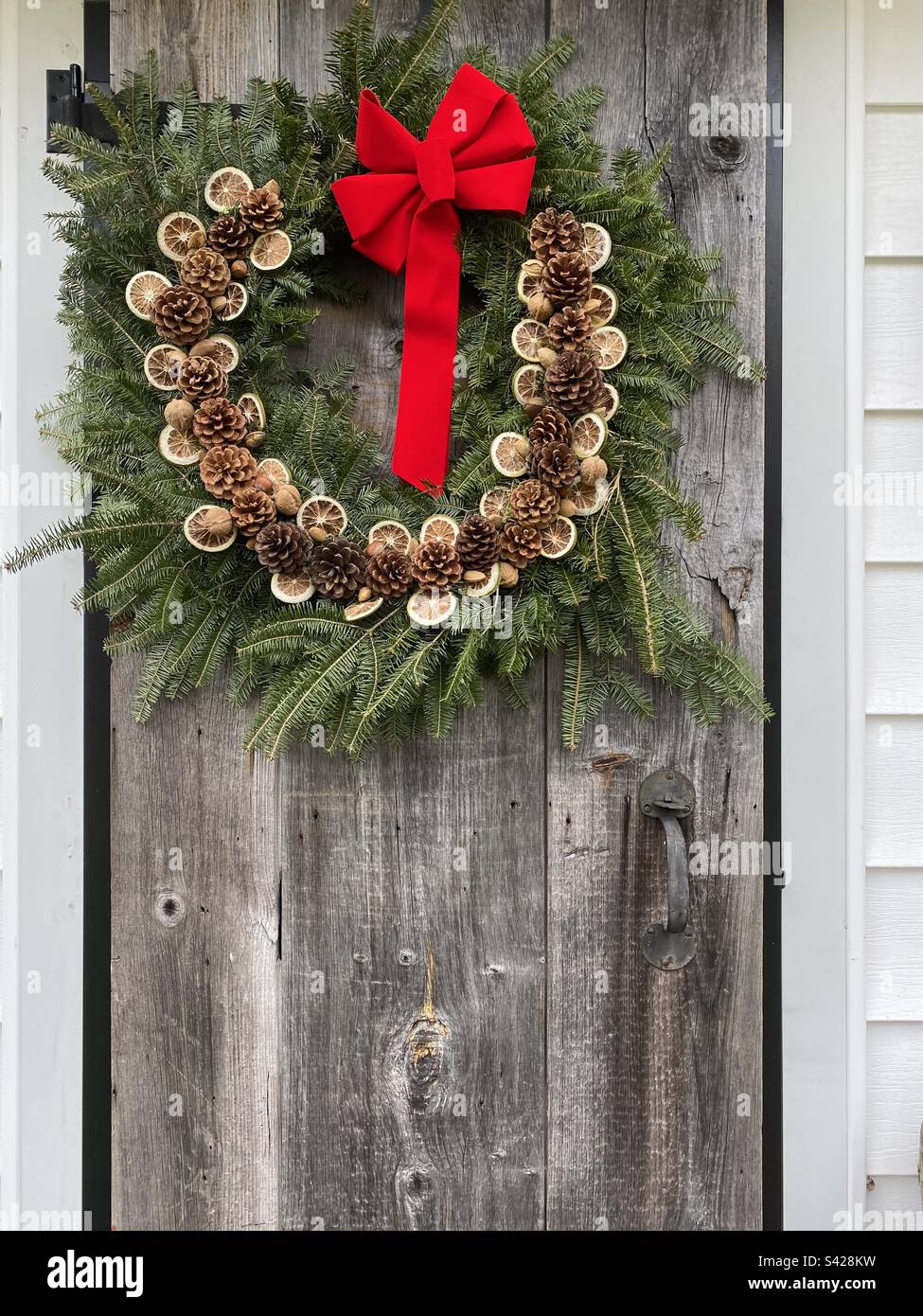 Primitive bow hi-res stock photography and images - Alamy