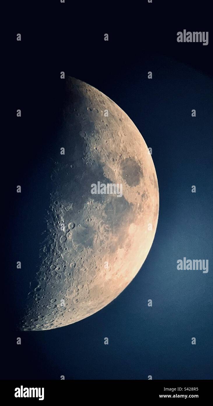 Daytime capture hi-res stock photography and images - Alamy