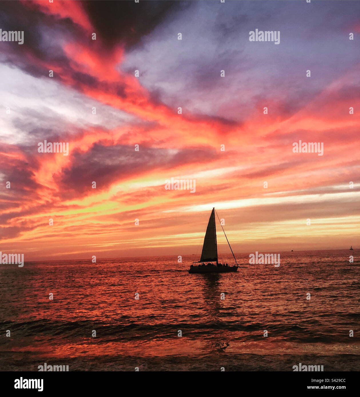 Red yellow sail hi-res stock photography and images - Alamy