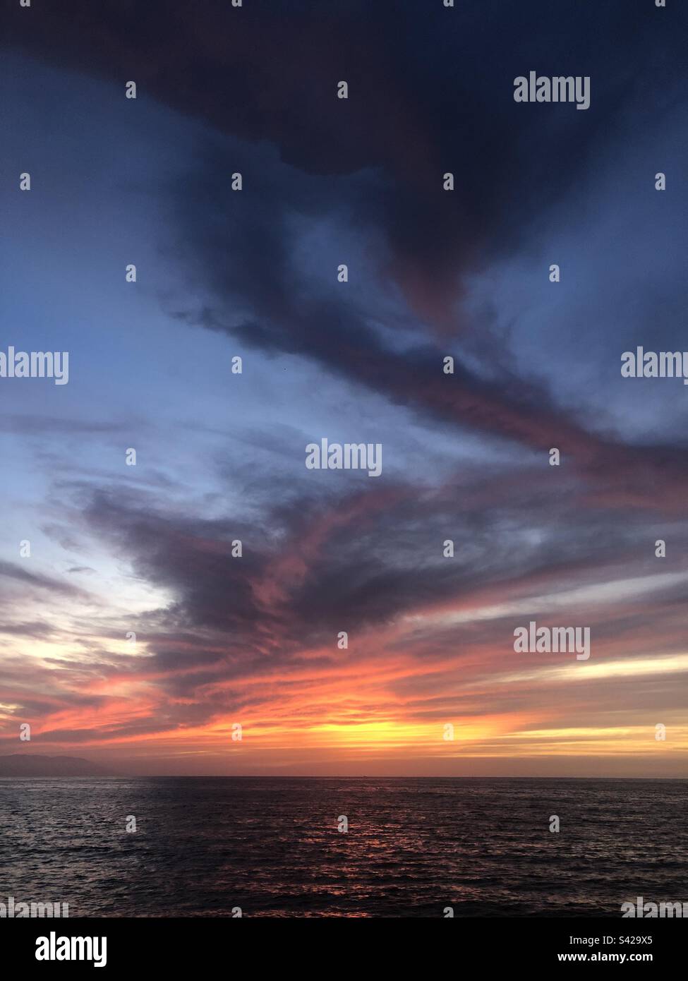Stunning night sky hi-res stock photography and images - Alamy