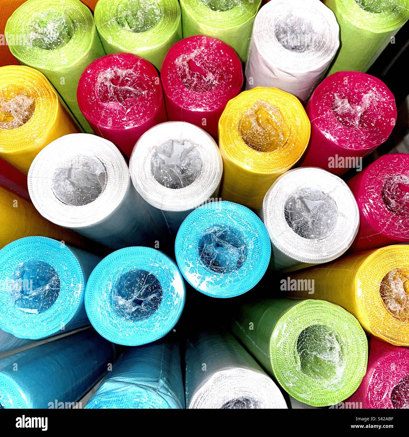 Round and round hi-res stock photography and images - Alamy