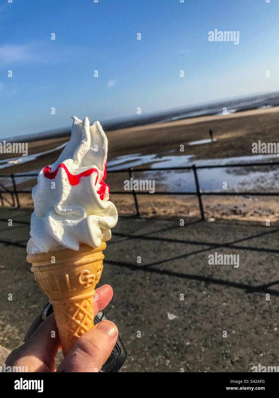 Ice-cream at the beach Stock Photo - Alamy