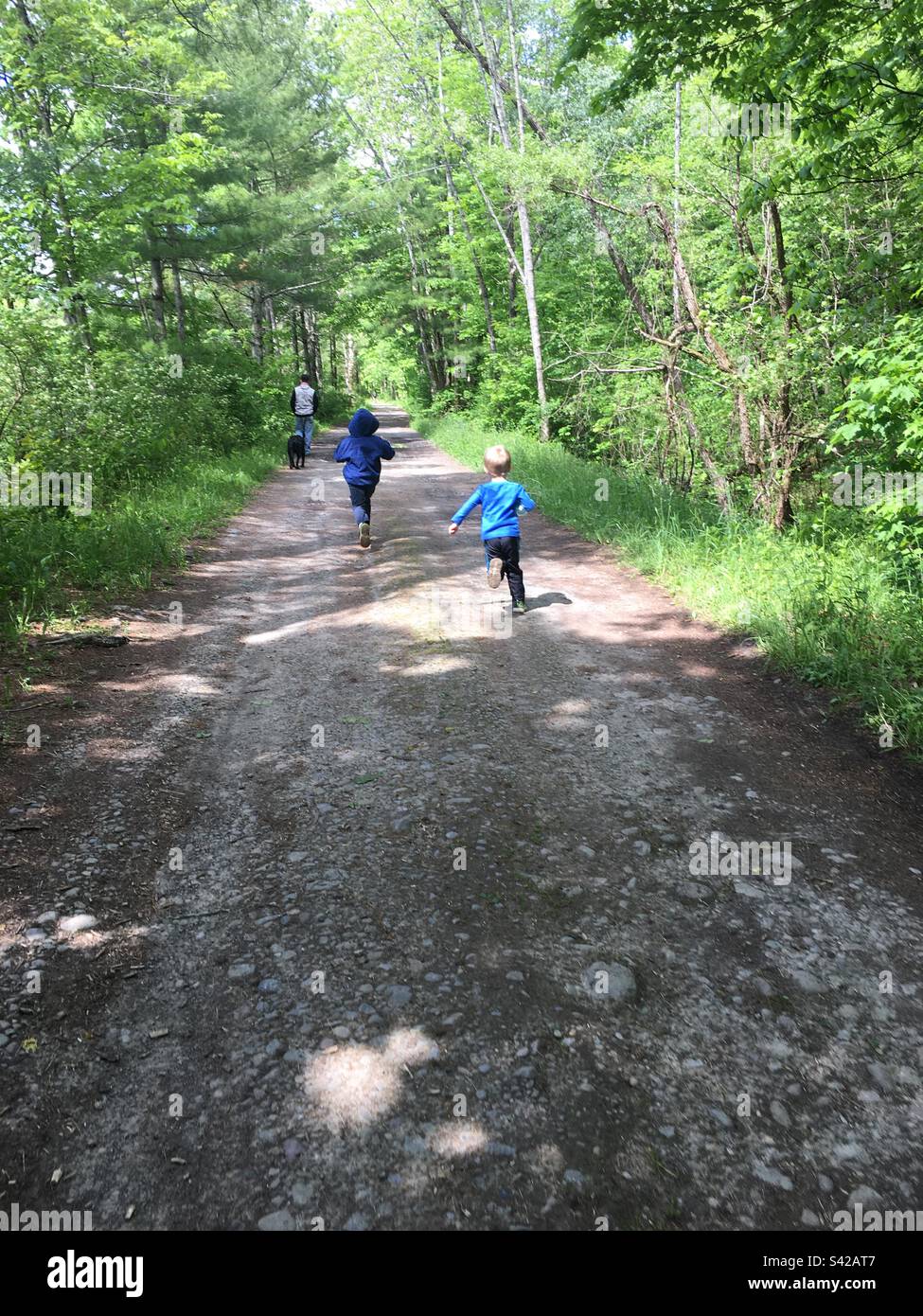 Kids walking on a path hi-res stock photography and images - Alamy