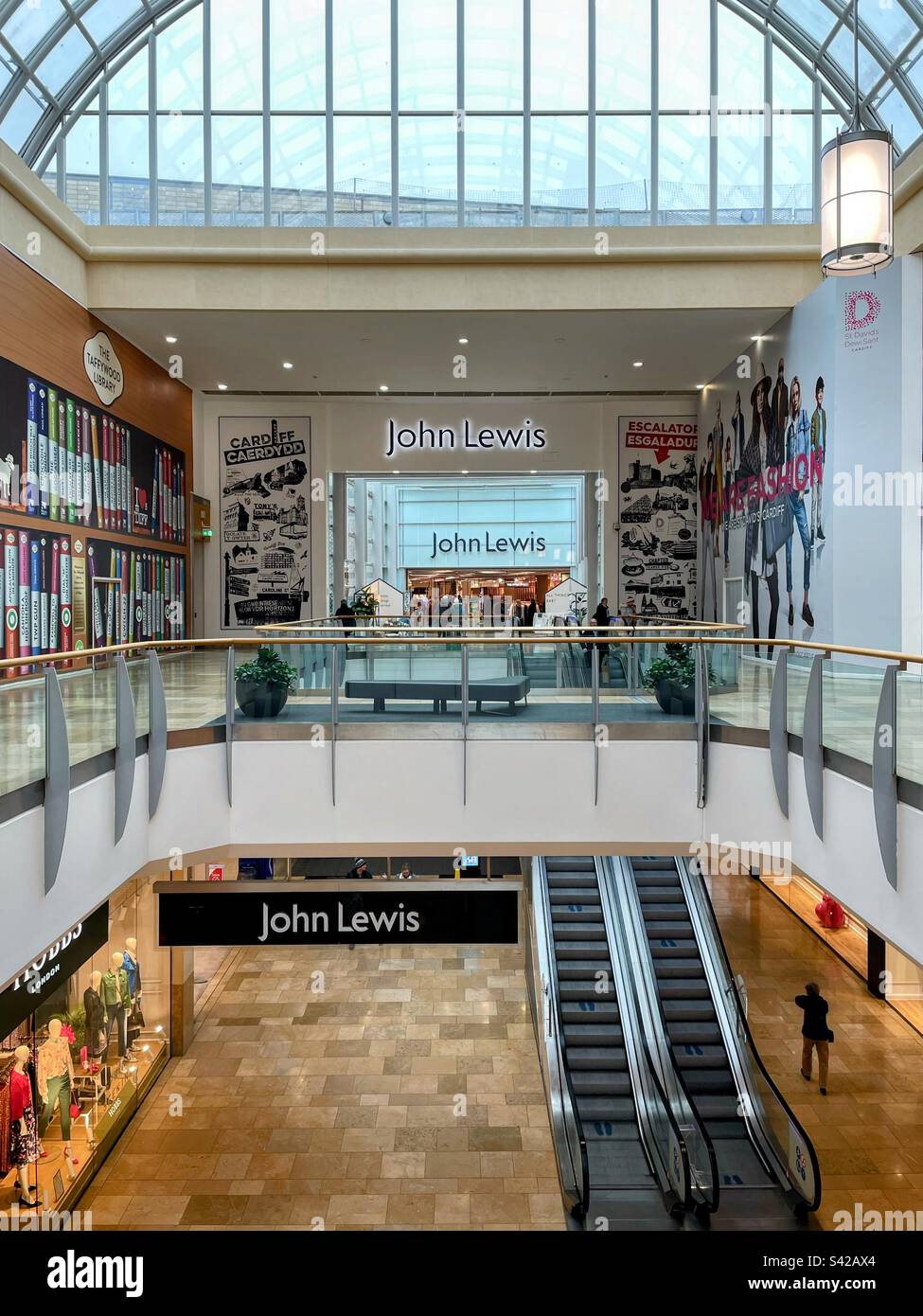 St john store hi-res stock photography and images - Alamy