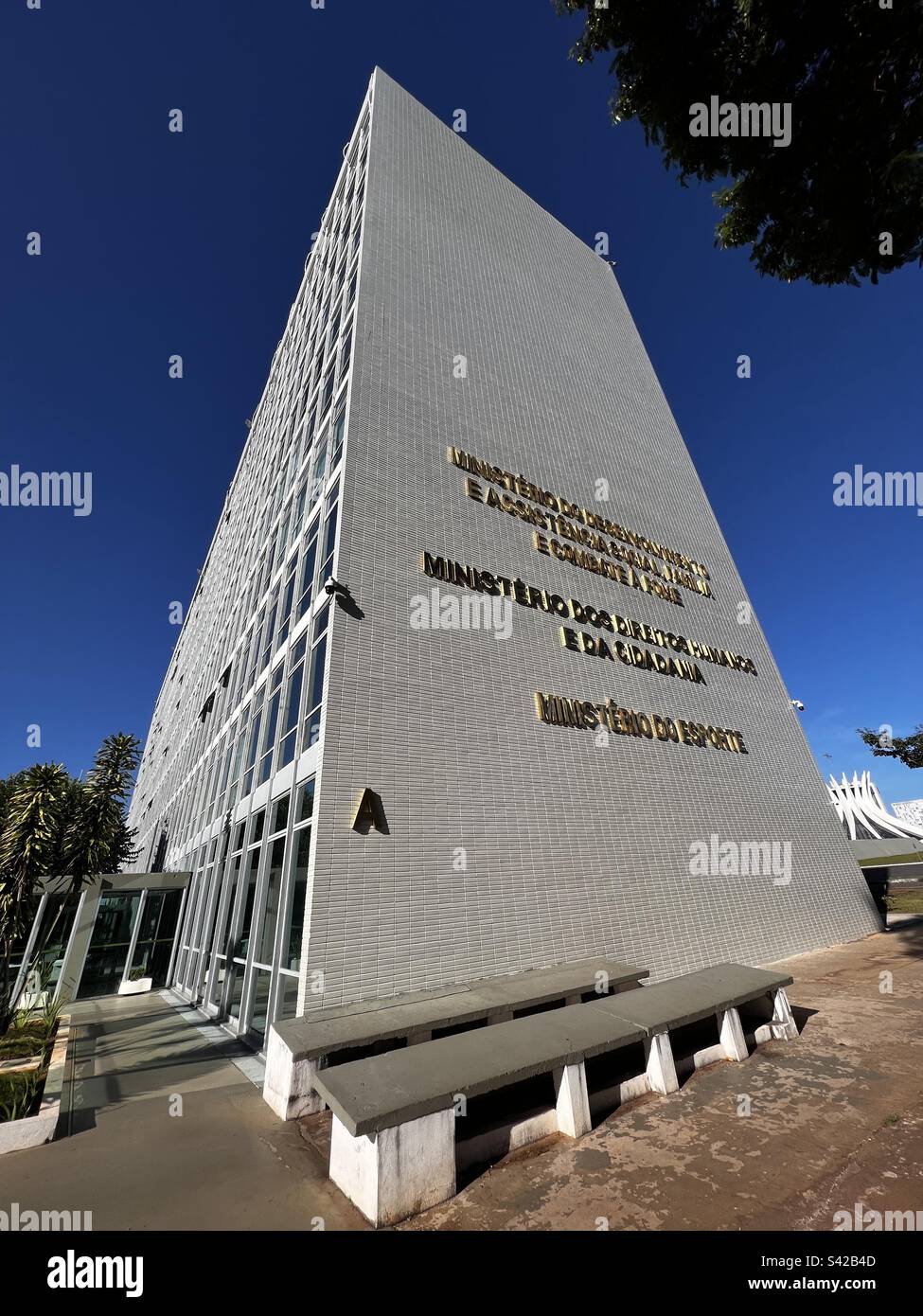 Ministry of development and social assistance, family and fight against ...