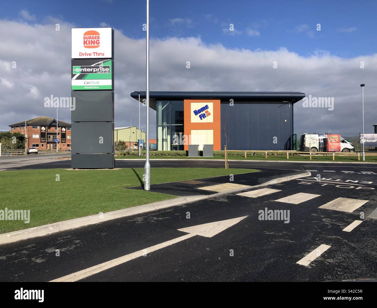 Drive thru arrow hi-res stock photography and images - Alamy