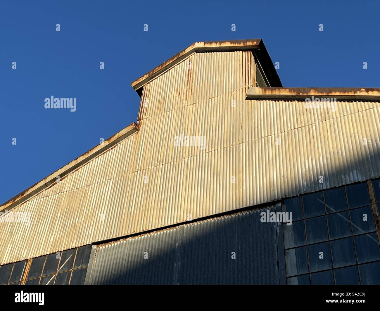 Corrugated metal building hi-res stock photography and images - Alamy