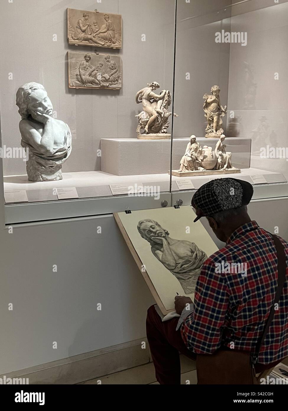Artist drawing at the Metropolitan Museum of Art in New York City Stock ...