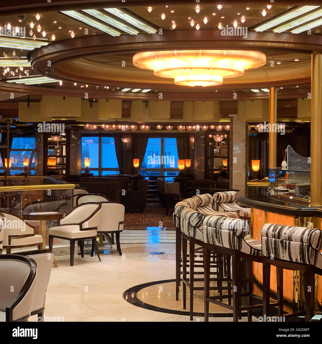 Bar, Royal Princess cruise ship Stock Photo - Alamy